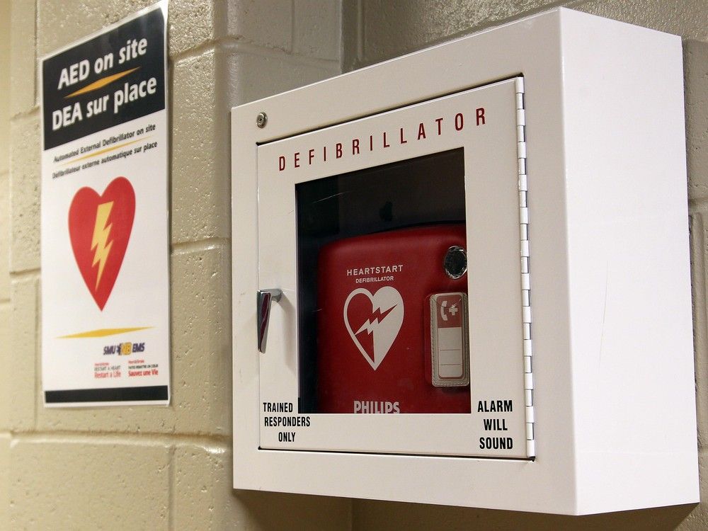 Quebec to ensure all public schools are equipped with a defibrillator ...
