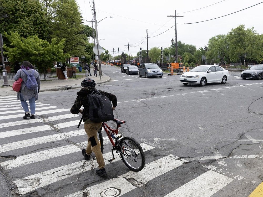 Quebec safety campaign urges drivers to slow down at crosswalks | Montreal Gazette