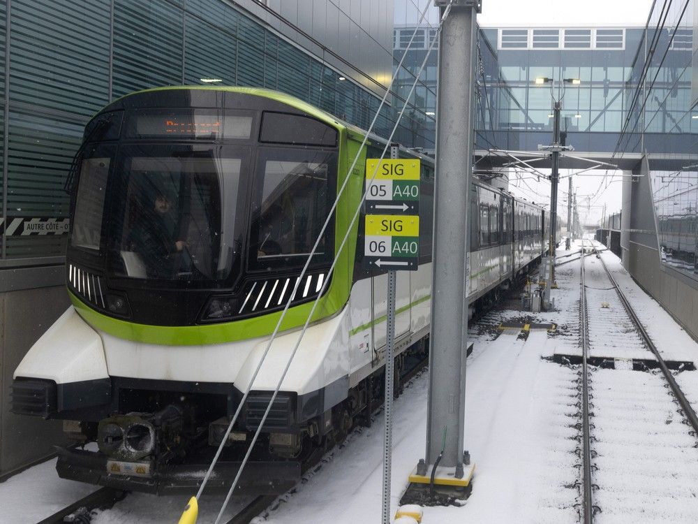 REM service disrupted by snowfall | Montreal Gazette