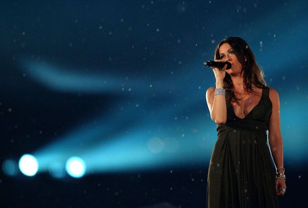 No rain on her wedding day: Alanis gets married | National Post