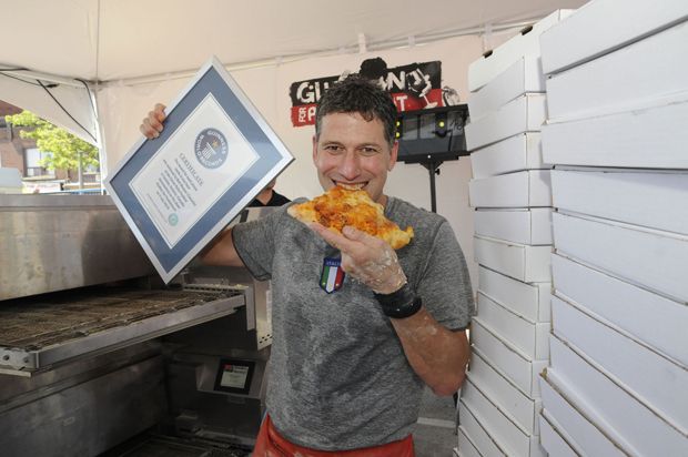 Bob Blumer breaks record and takes home pizza pie-making prize ...