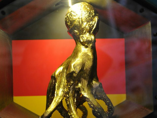 Tribute statue to Paul the 'psychic' octopus unveiled at German ...