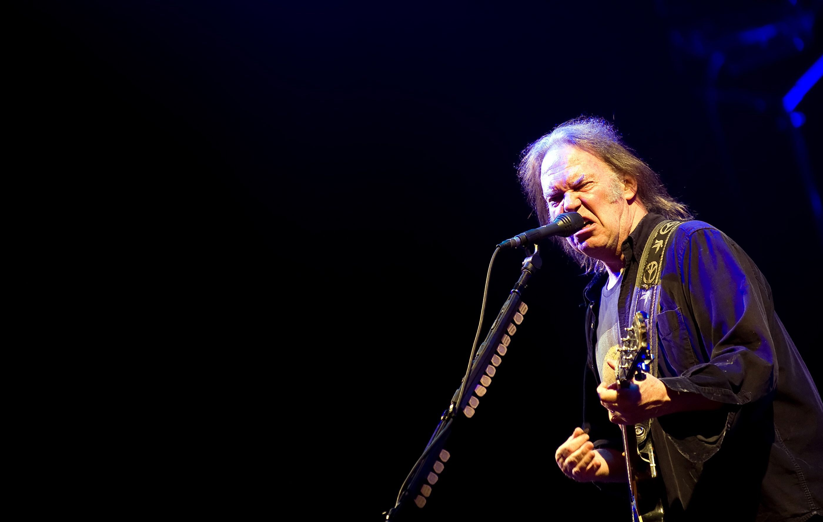 Concert Review: Neil Young at Toronto's Massey Hall | National Post