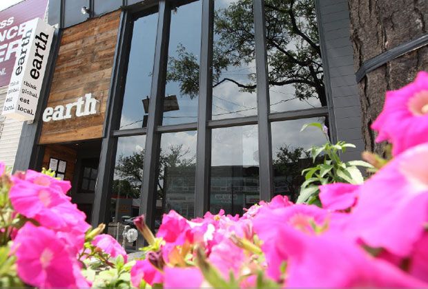 Restaurant review: Earth Bloor West | National Post