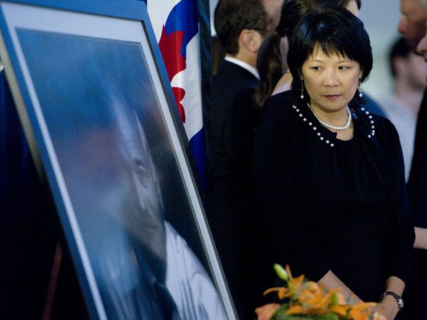 Mourners pay respects to Layton at City Hall | National Post