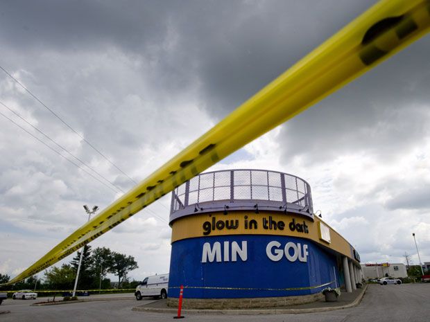 Teens held after father killed at mini-golf course | National Post