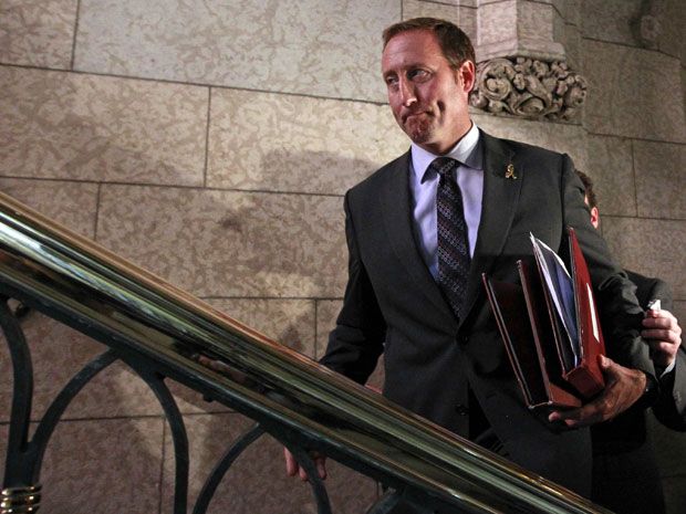 Peter MacKay should resign over helicopter airlift from fishing trip ...