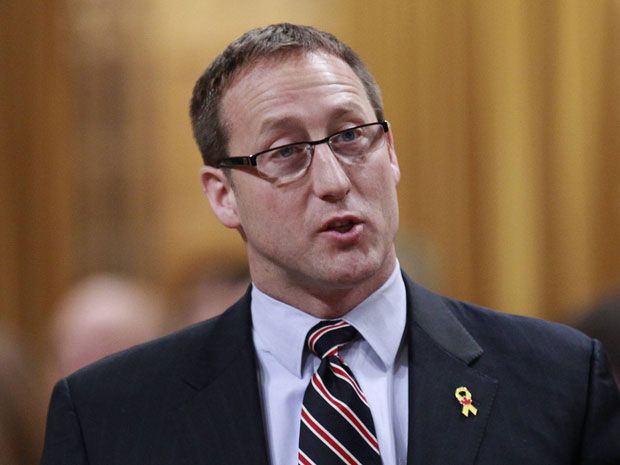Peter MacKay's story on Cormorant helicopter use contradicted by emails ...