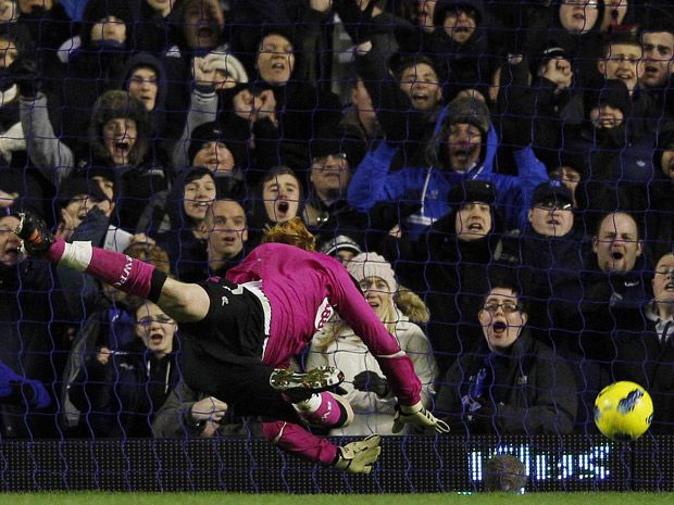 Tim Howard goal video: A collection of good and bad keeper scores ...