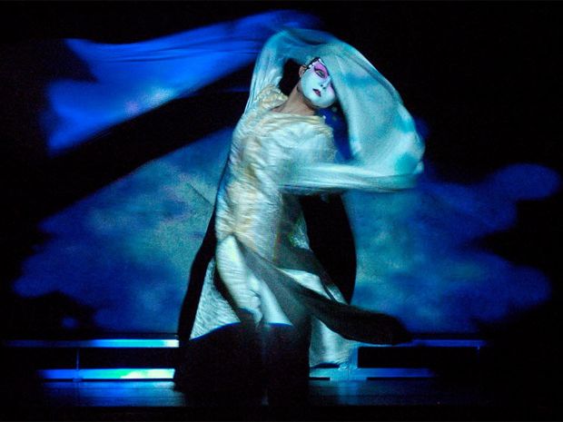 Robert Lepage's The Blue Dragon is a potent spectacle | National Post