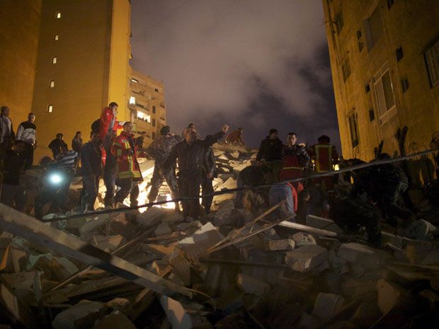 Beirut building collapse: At least 26 killed, many injured after six ...