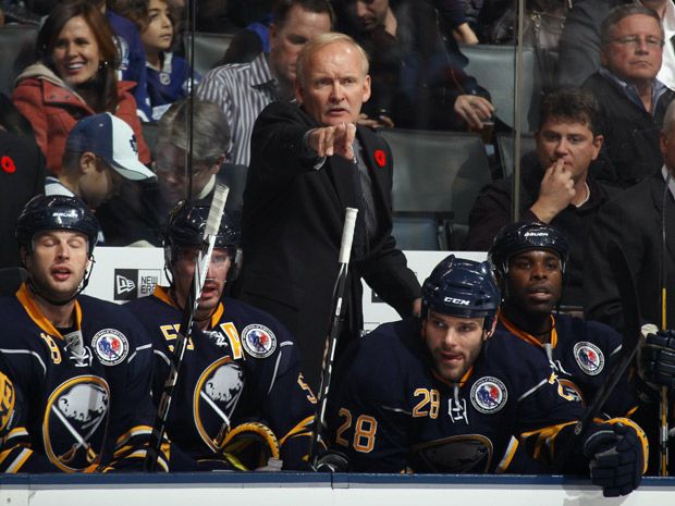 Buffalo Sabres coach Lindy Ruff breaks three ribs in collision at ...