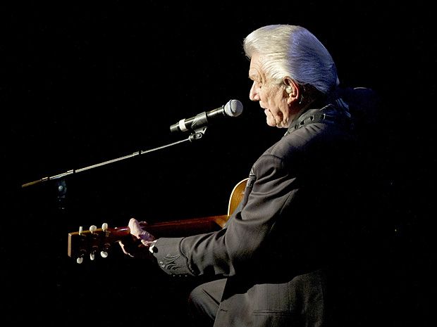 Tommy Hunter makes sure his exit, just like everything, is just right ...