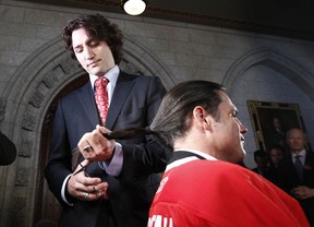 Justin Trudeau beats Patrick Brazeau in Fight for the Cure boxing match ...
