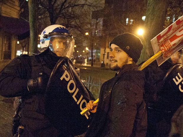 Quebec student protests: Jean Charest makes offer to angry students in ...