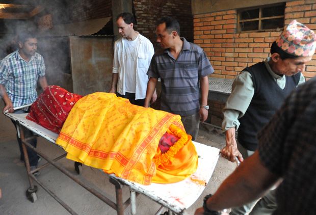 Shriya Shah-Klorfine's husband lays wreath on her body after removal ...