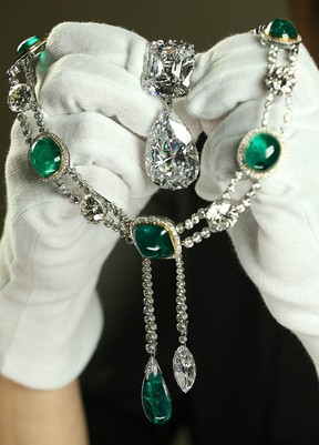 Queen's diamonds to go on display for Diamond Jubilee | National Post