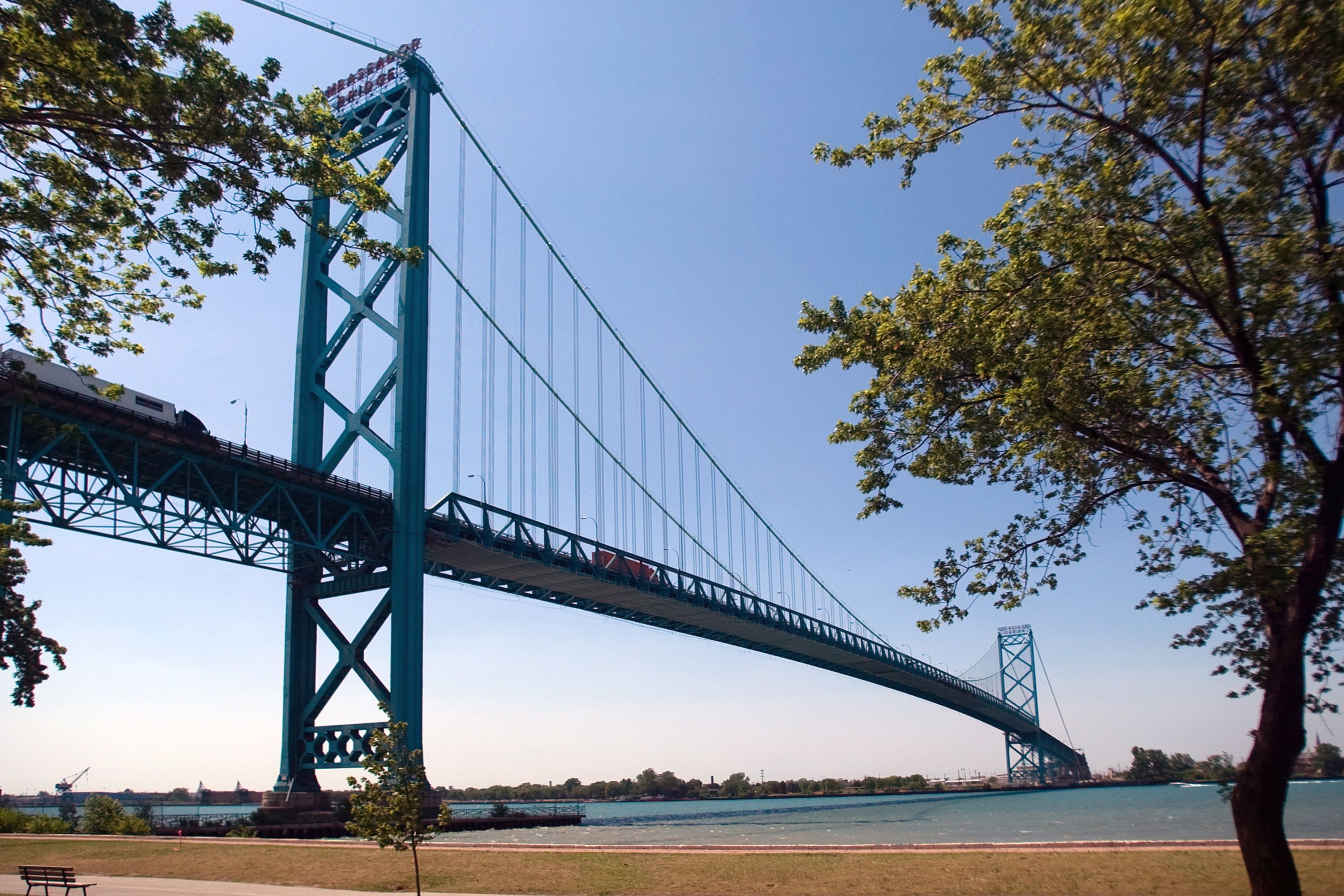 Detroit Bridge: Manuel Moroun is right to fight back against the ...