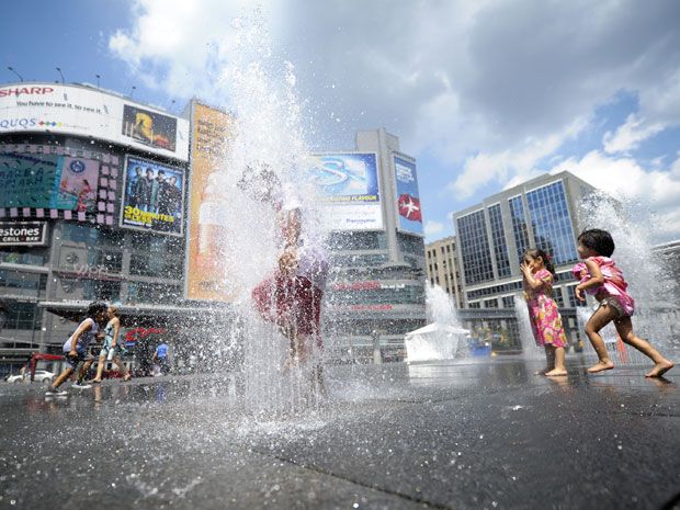 Toronto issues heat alert as temperatures today set to reach 32 degrees ...