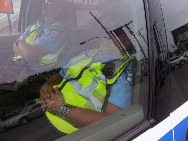 Montreal police caught on camera napping in cruiser | National Post