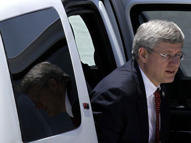 Protective Detail: Wait a minute ... shouldn't all the PM's guards be ...