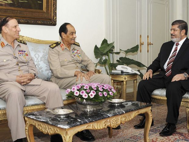 Egypt's top generals salute Mohamed Morsi as both strive for control ...