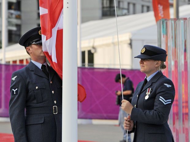 Raising flag brings Canadian Olympic team together | National Post
