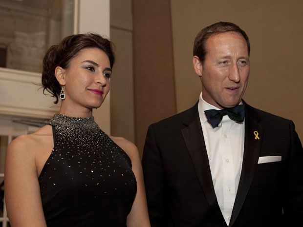 Peter MacKay and wife Nazanin Afshin-Jam expecting first baby ...