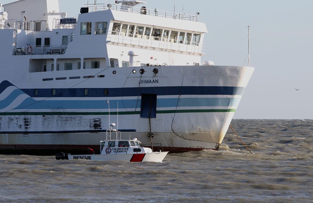 Jiimaan ferry stuck on sandbar in Lake Erie pulled free by tugboat ...