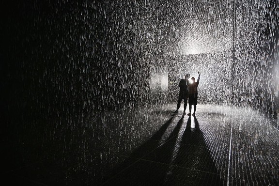 Visitors 'part the rain' in a surreal experience at the 'Rain Room ...