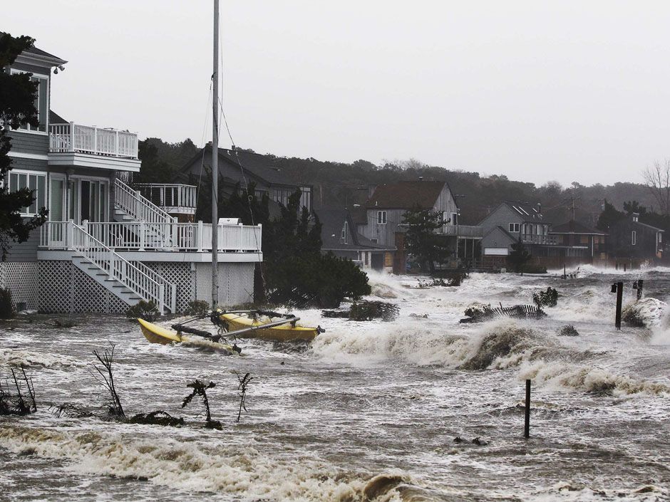 Hurricane Sandy morphs into winter cyclone as storm's reach spreads ...