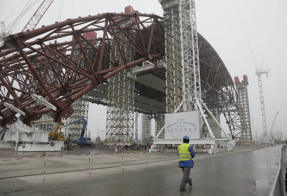 Chernobyl reactor to be enveloped by massive arch-shaped containment ...