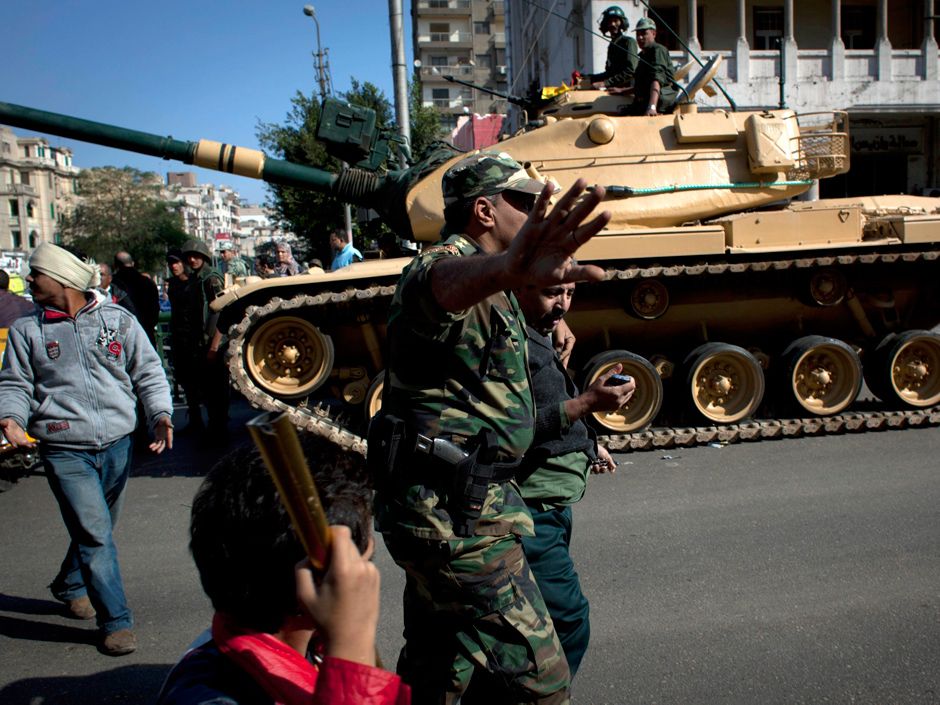 Egyptian tanks roll through Cairo streets as army demands protesters ...