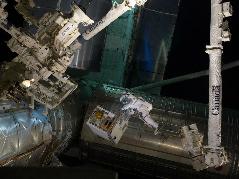 Dextre: Canada's robot perform first-of-its-kind test in space ...