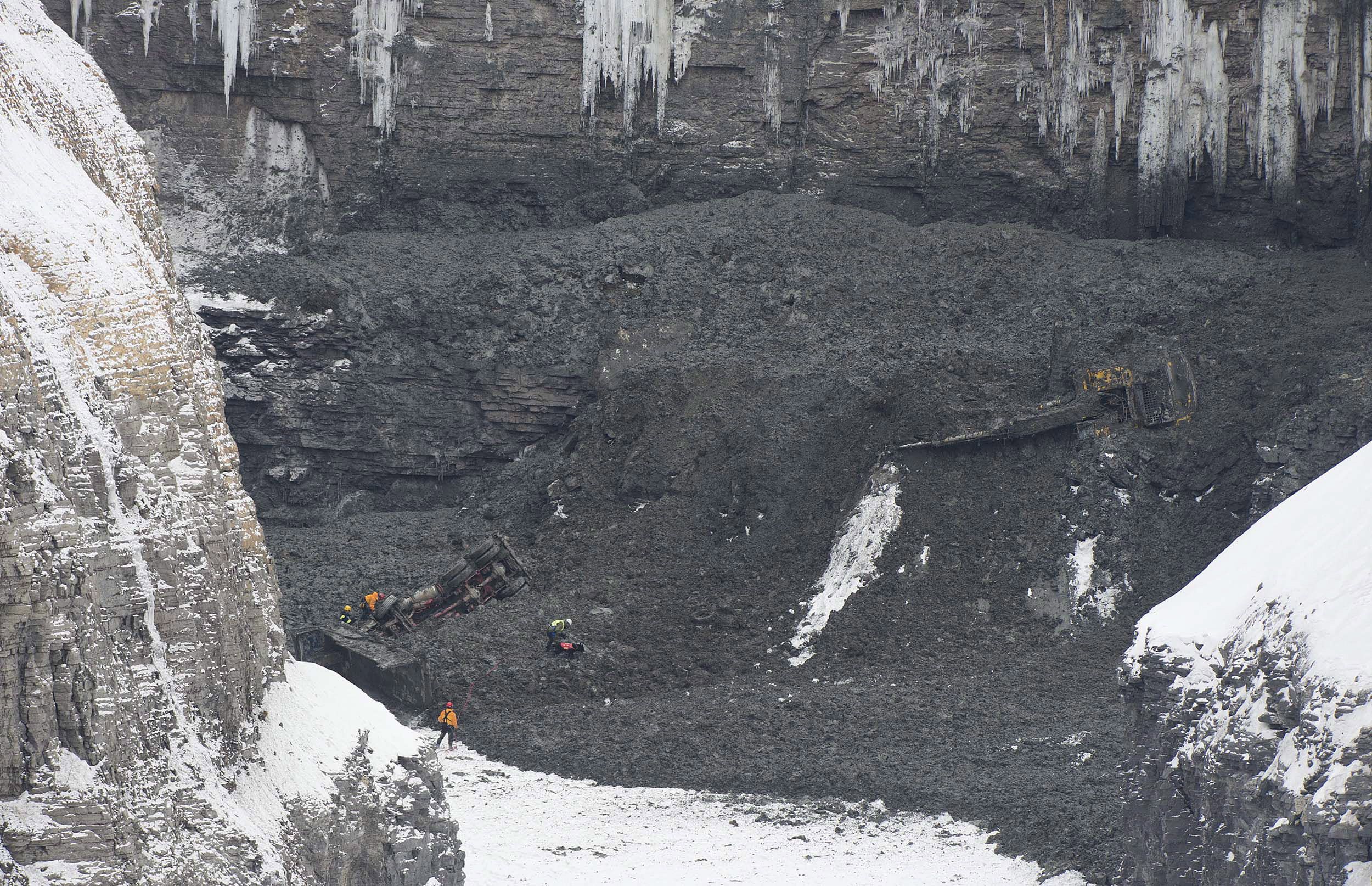 Quebec quarry landslide survivor tells his story; 2 colleagues missing ...