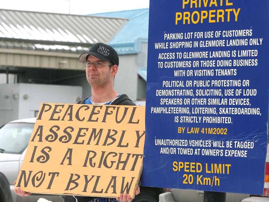 Donald Smith protests against protest ban at Stephen Harper office ...