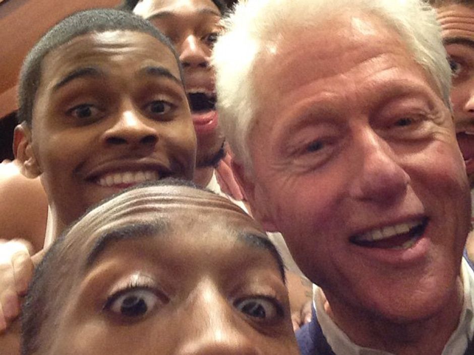 Louisville Cardinals take hilarious photos with Bill Clinton after ...