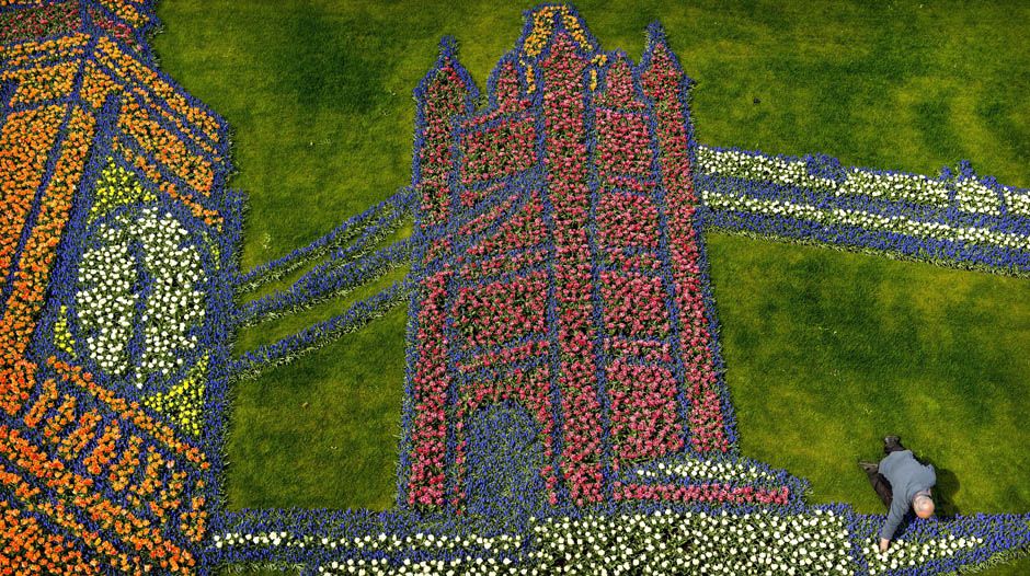 London landmarks made of flowers | National Post