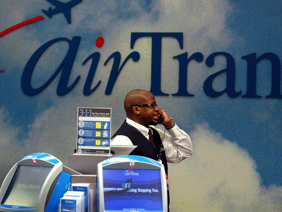 Yeshiva of Flatbush students kicked off AirTran flight for using phones ...