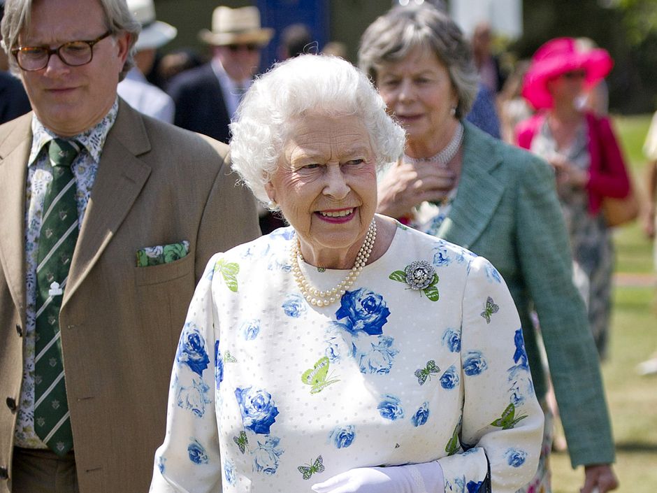 Queen Elizabeth getting impatient waiting for Royal Baby, wants to go ...
