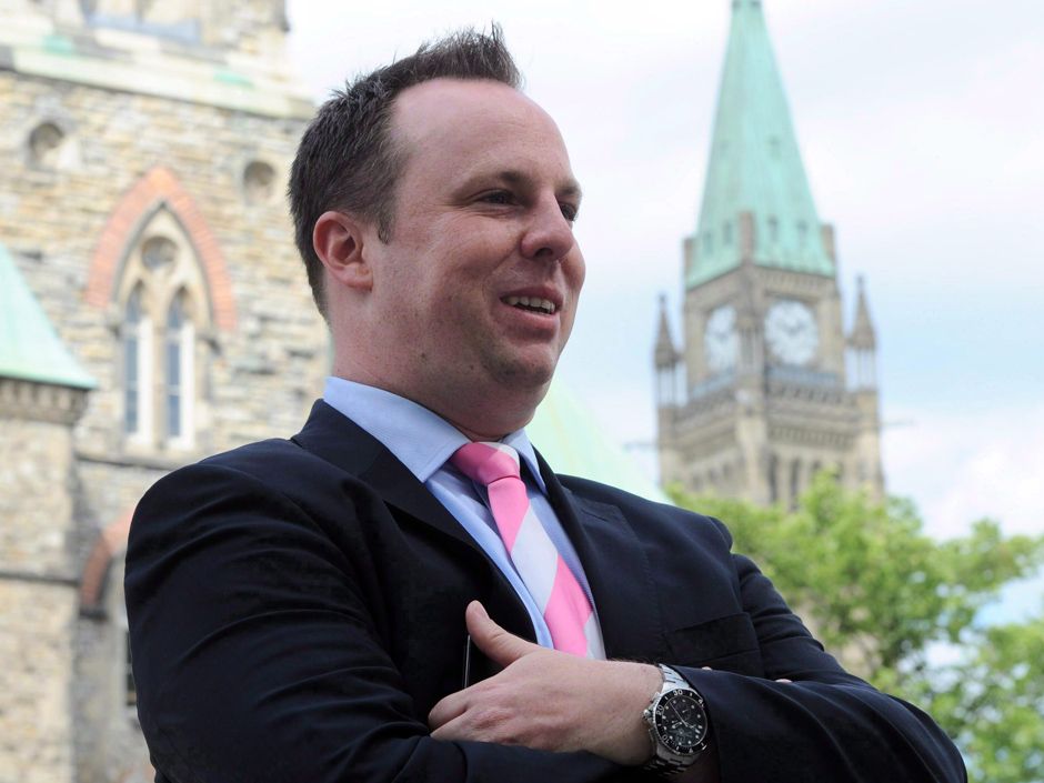 Stephen Harper's chief spokesman Andrew MacDougall leaving the Prime ...