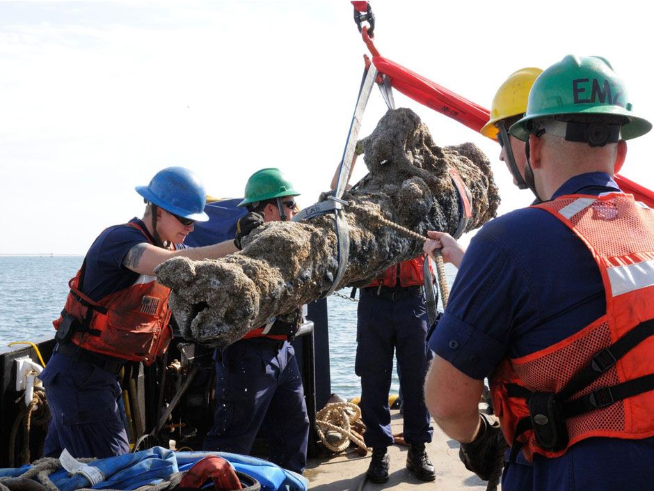 Five of Blackbeard's cannons recovered by archeologists from wreck of ... Five of Blackbeard's cannons recovered by archeologists from wreck of ...