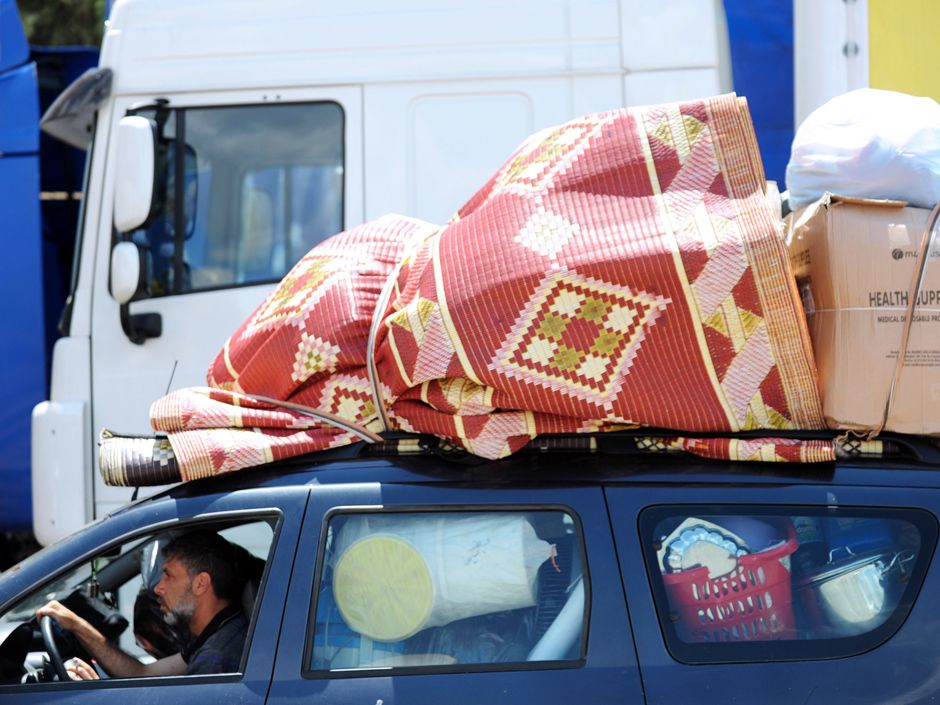 Rich refugees pay thousands to flee war torn Syria in luxury | National ...