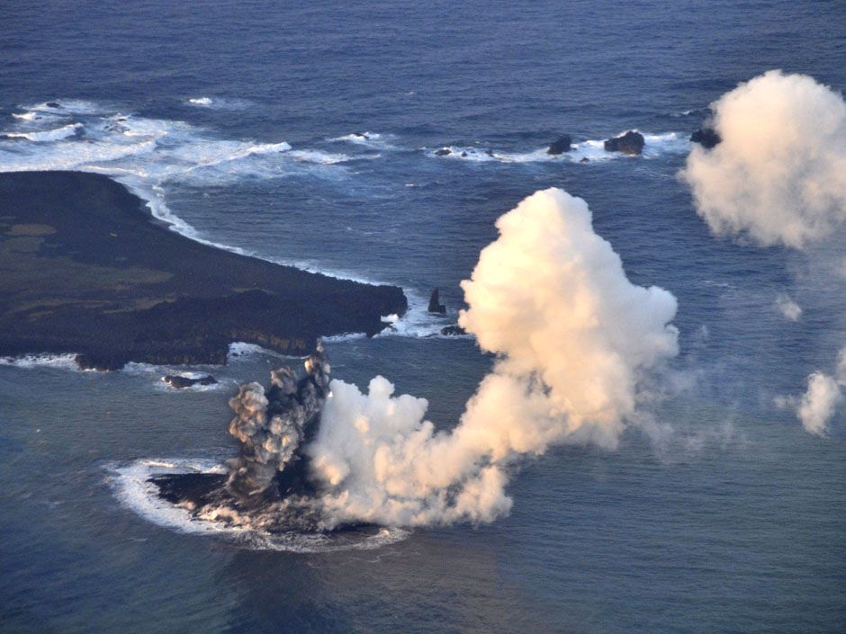 New island rises from the sea after volcanic eruption — Japan ...