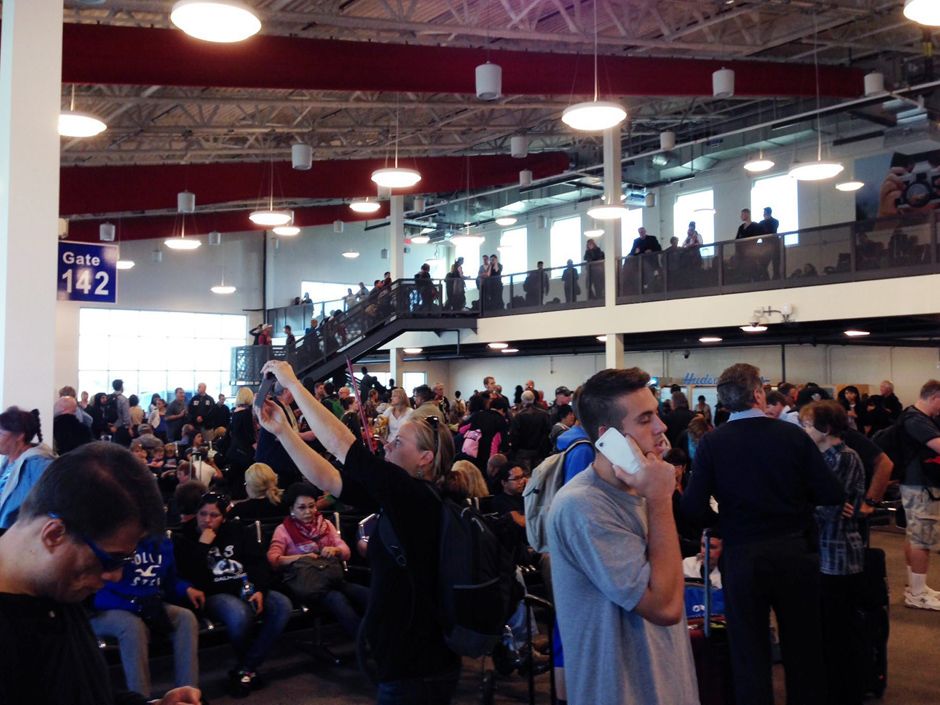 LAX shooting: One dead, two wounded after gunman invades Los Angeles ...