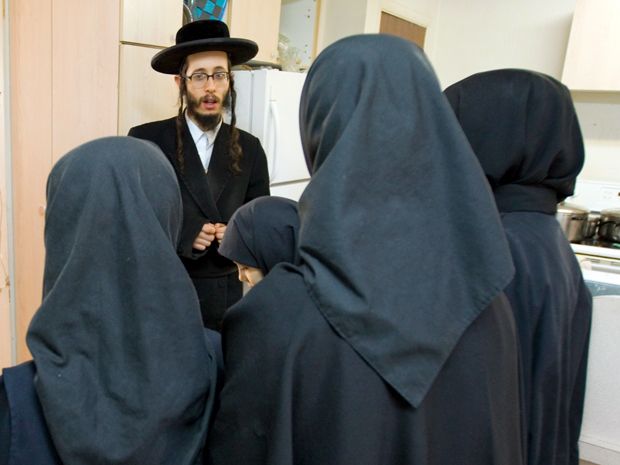 Secretive sect, referred to as the ‘Jewish Taliban,’ flees Quebec for ...