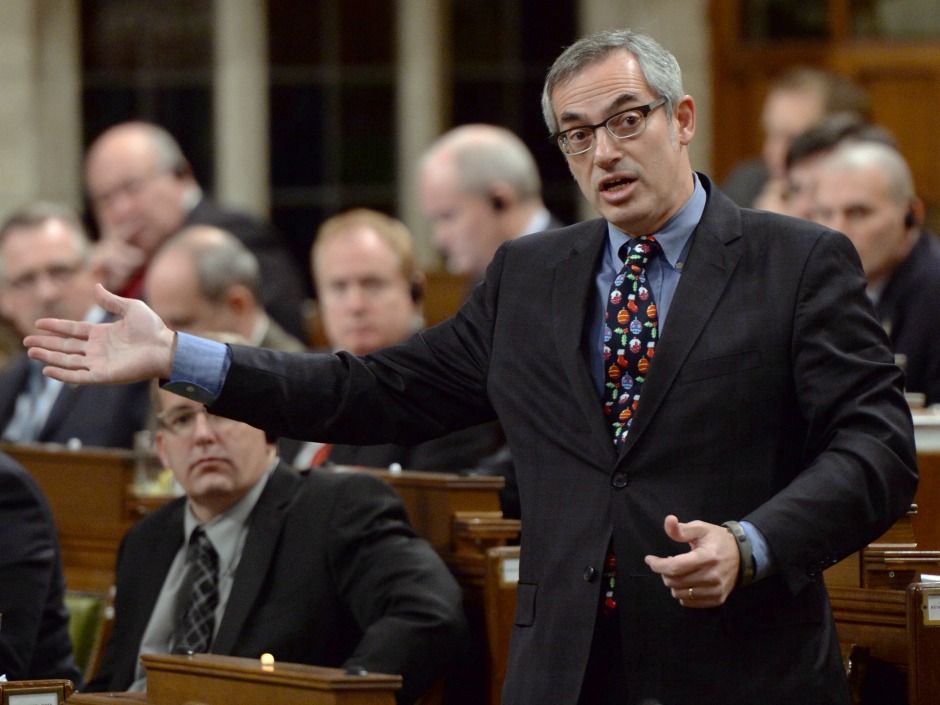 Justin Ling: Rip out the desks in the Commons | National Post