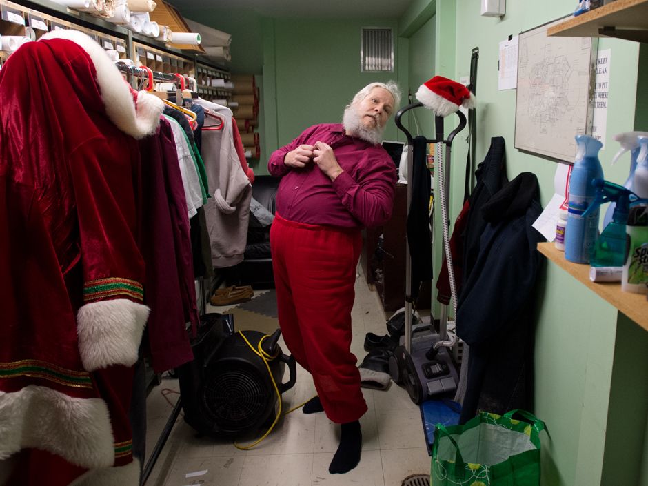Photos, padding and painkillers: Why playing Santa Claus is not for the ...