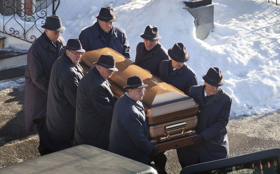 Vito Rizzuto’s funeral draws hundreds into streets as bystanders turn ...