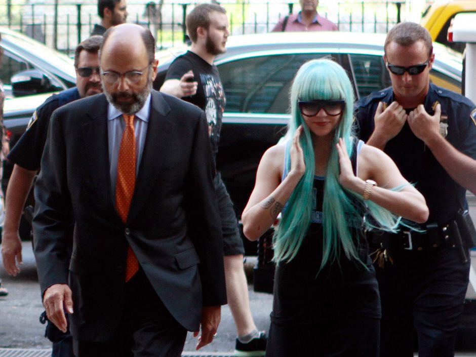 Amanda Bynes' bong-throwing case will be tossed out if actress behaves ...